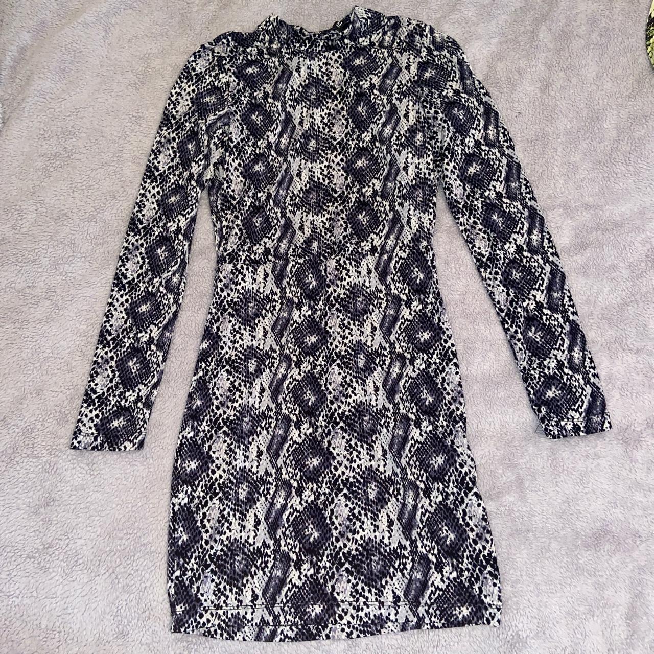 Blue and navy snake print dress from H&M. Size 6 but... | Depop