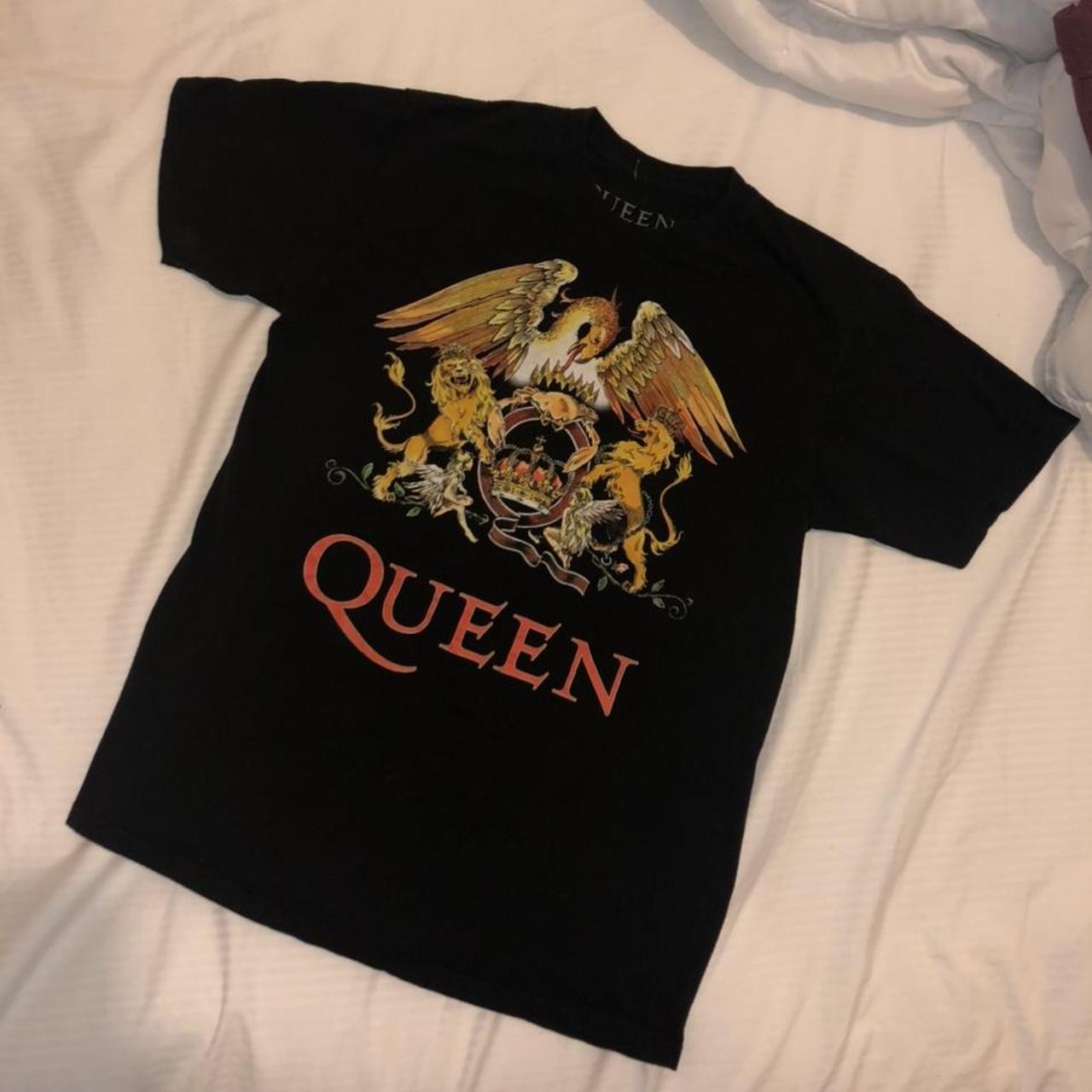 Queen band tee 🦁 Size Medium in mens #queen #70s... - Depop