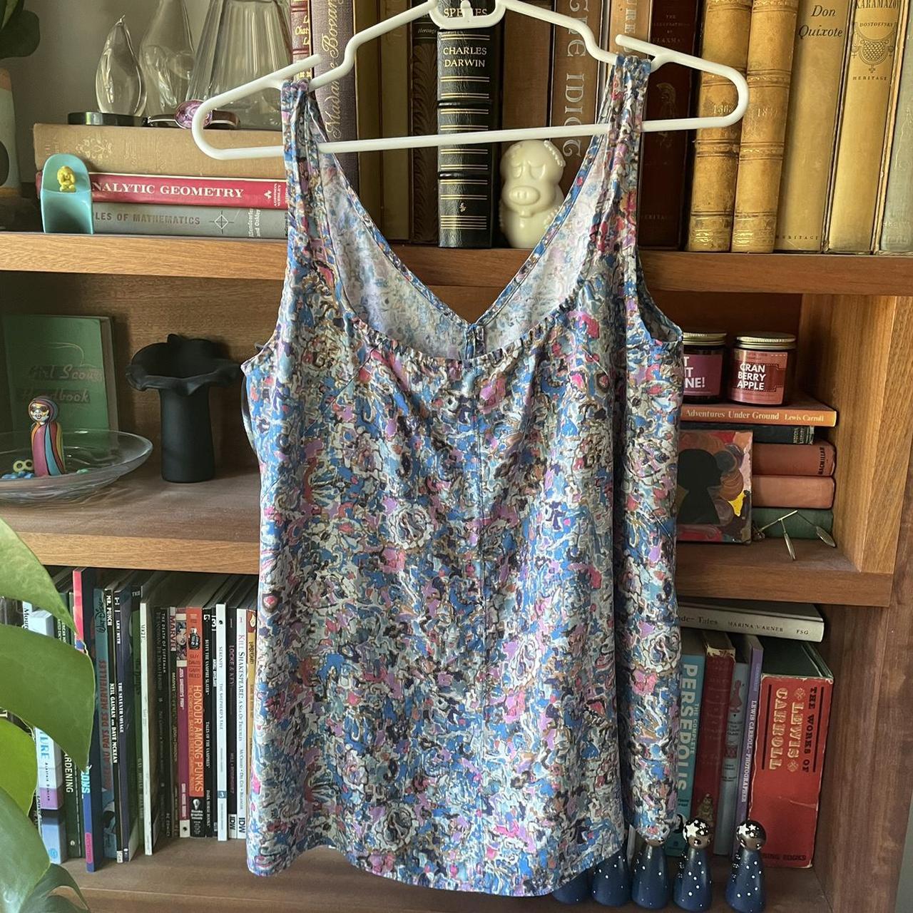 Blue silk floral flowy tank top by Marc Jacobs.... - Depop