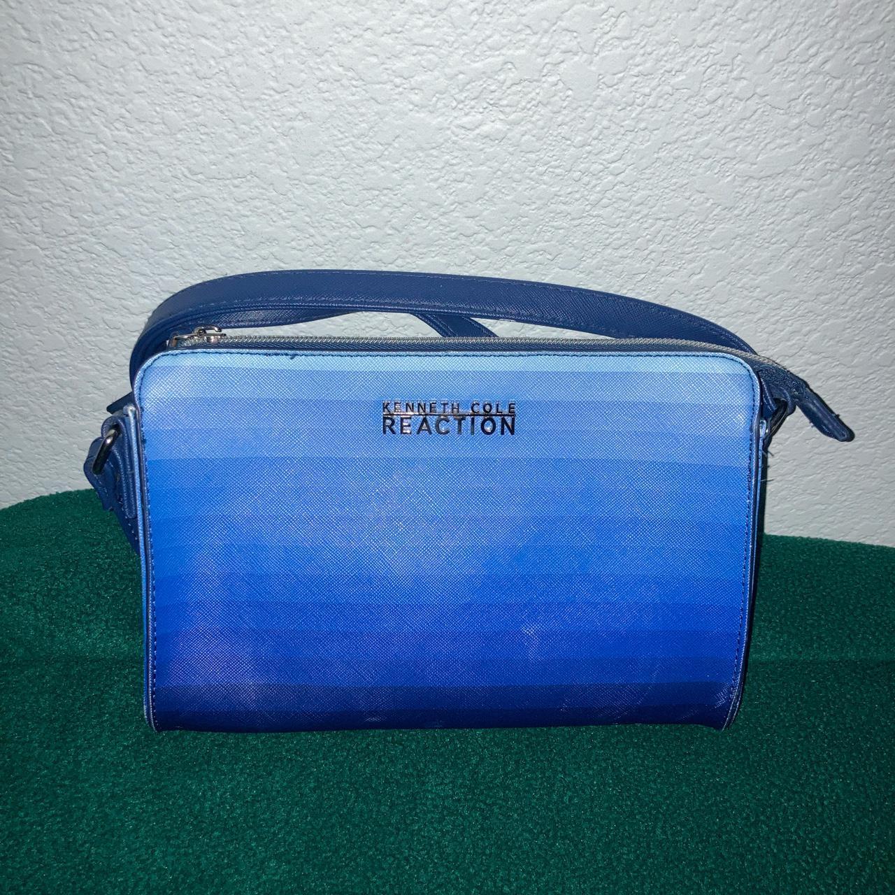 Cute blue purse LIKE NEW No flaws or damages - Depop