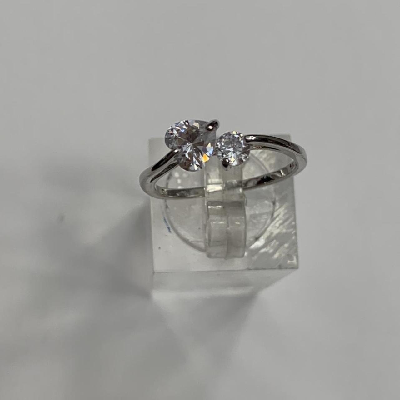 White topaz silver plated ring Size 7.35 R261 - Depop