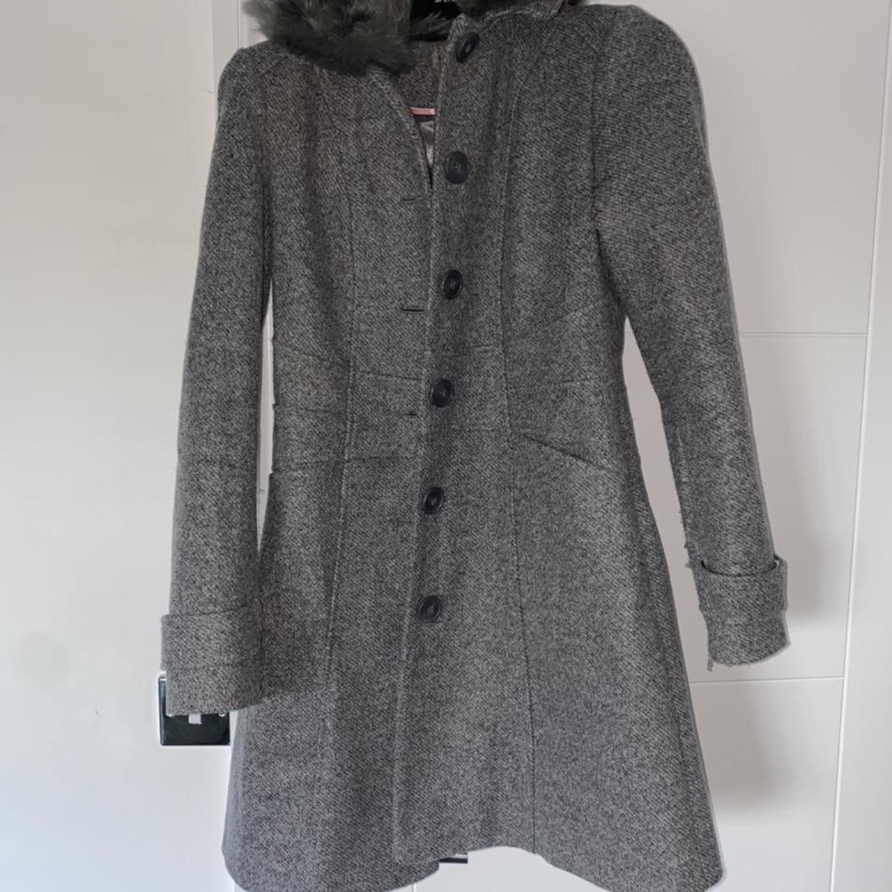 Oasis grey coat with faux fur collar, this can be... - Depop