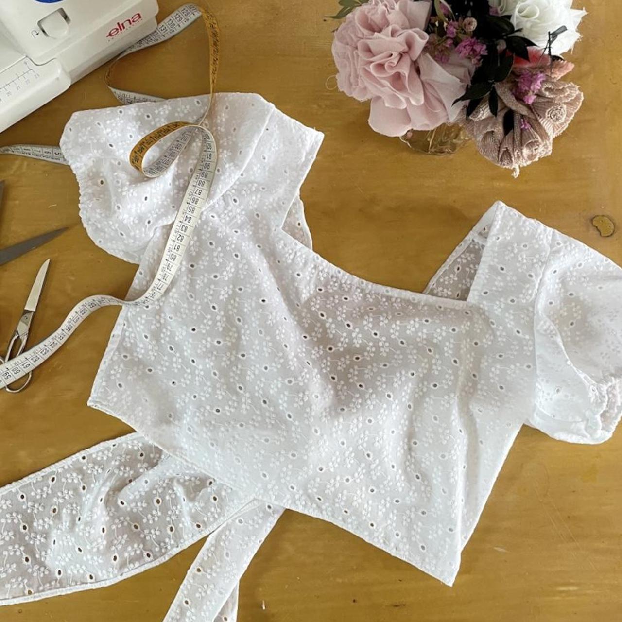 Iris crop top In pizzo san Gallo bianco, il crop... | Depop