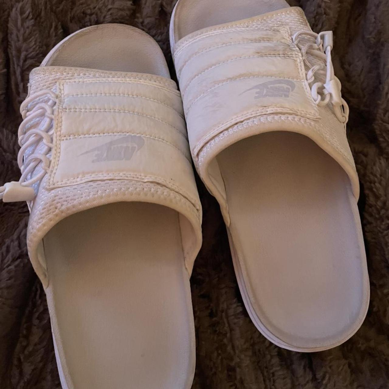 Nike Women's White Slides | Depop