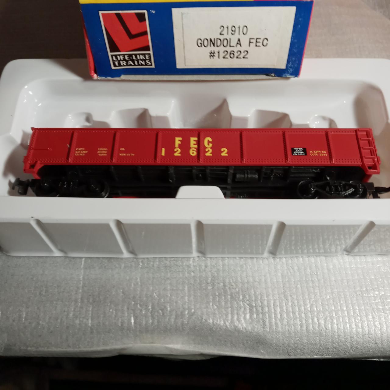 This is a Ho Scale 21910 Gondola FEC #12622 made... - Depop