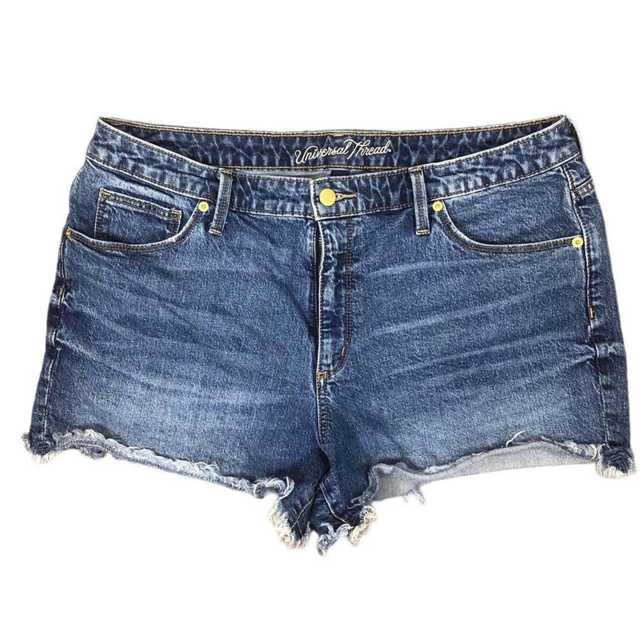 These Universal Thread denim shorts are so cute and... - Depop