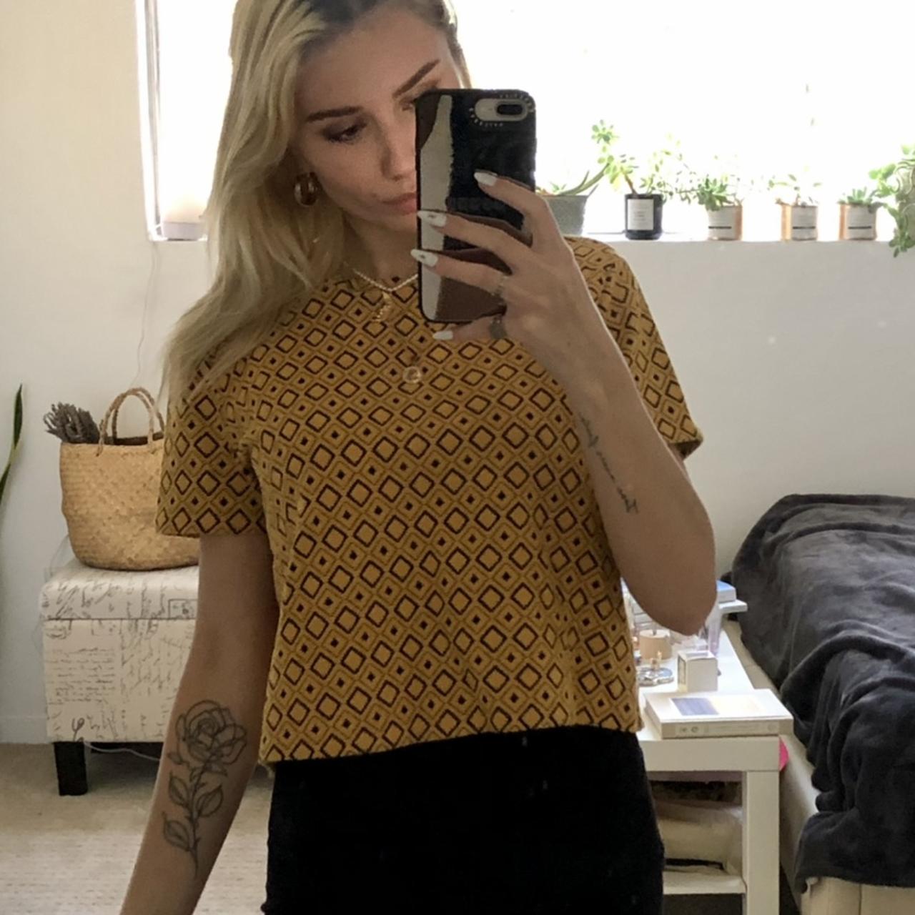 Mango Women's Yellow and Black Crop-top | Depop
