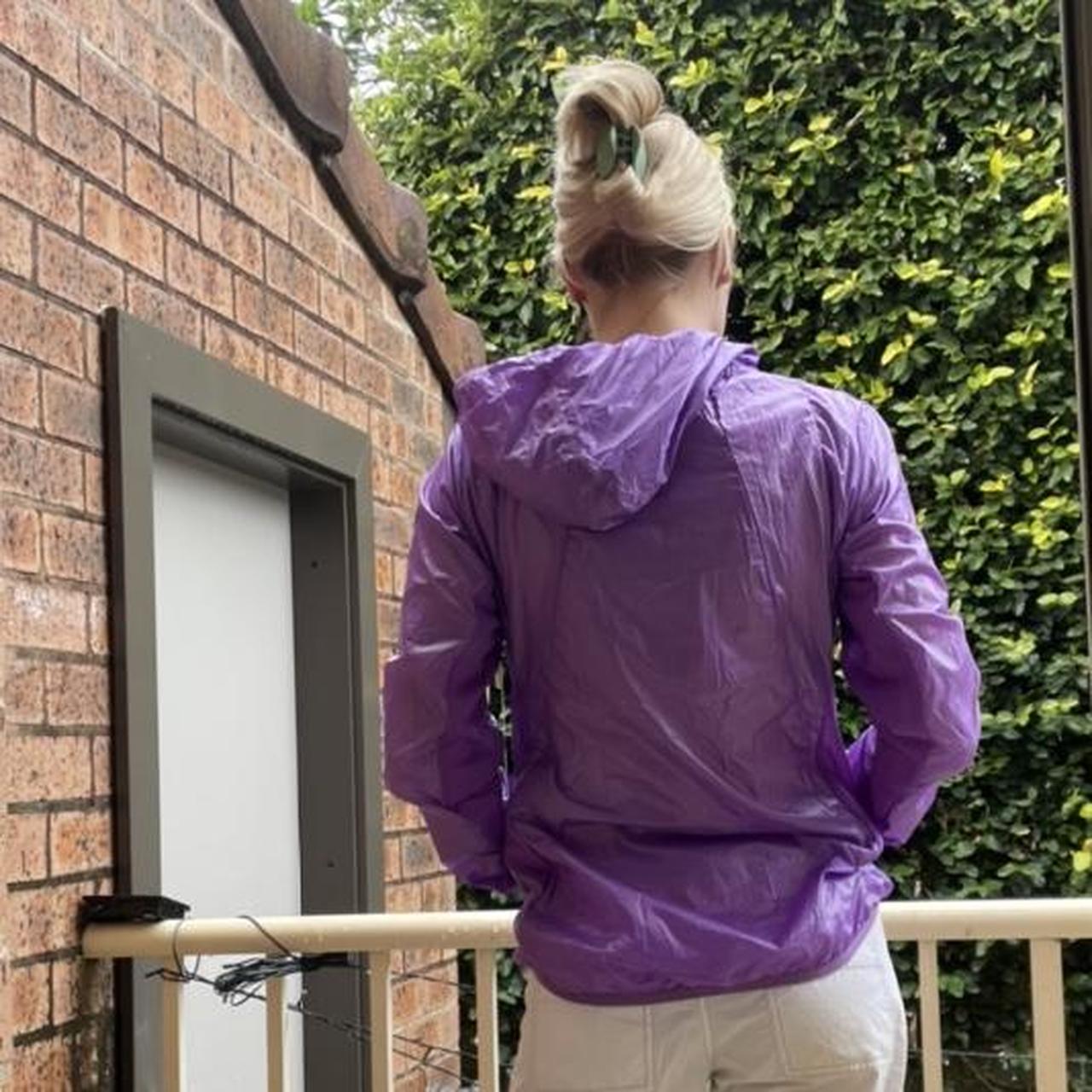 Lorna Jane wind breaker Not 100% sure in size but... - Depop