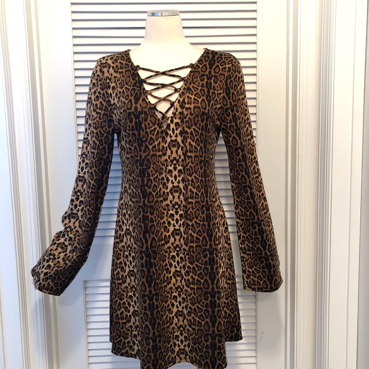 Hot Topic Women's Tan and Black Dress | Depop