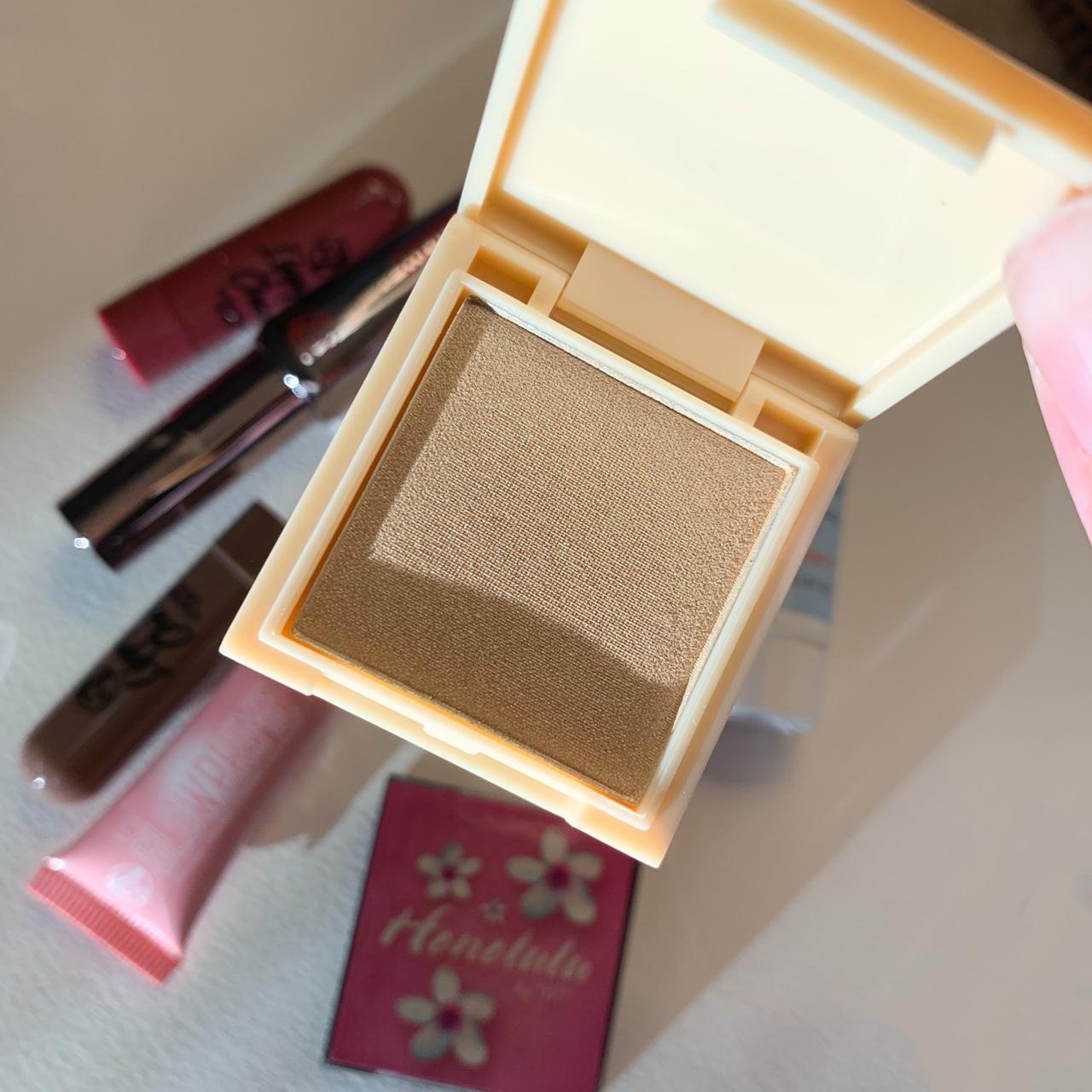 Mini makeup bundle W7 bronzer W7 highlight... - Depop