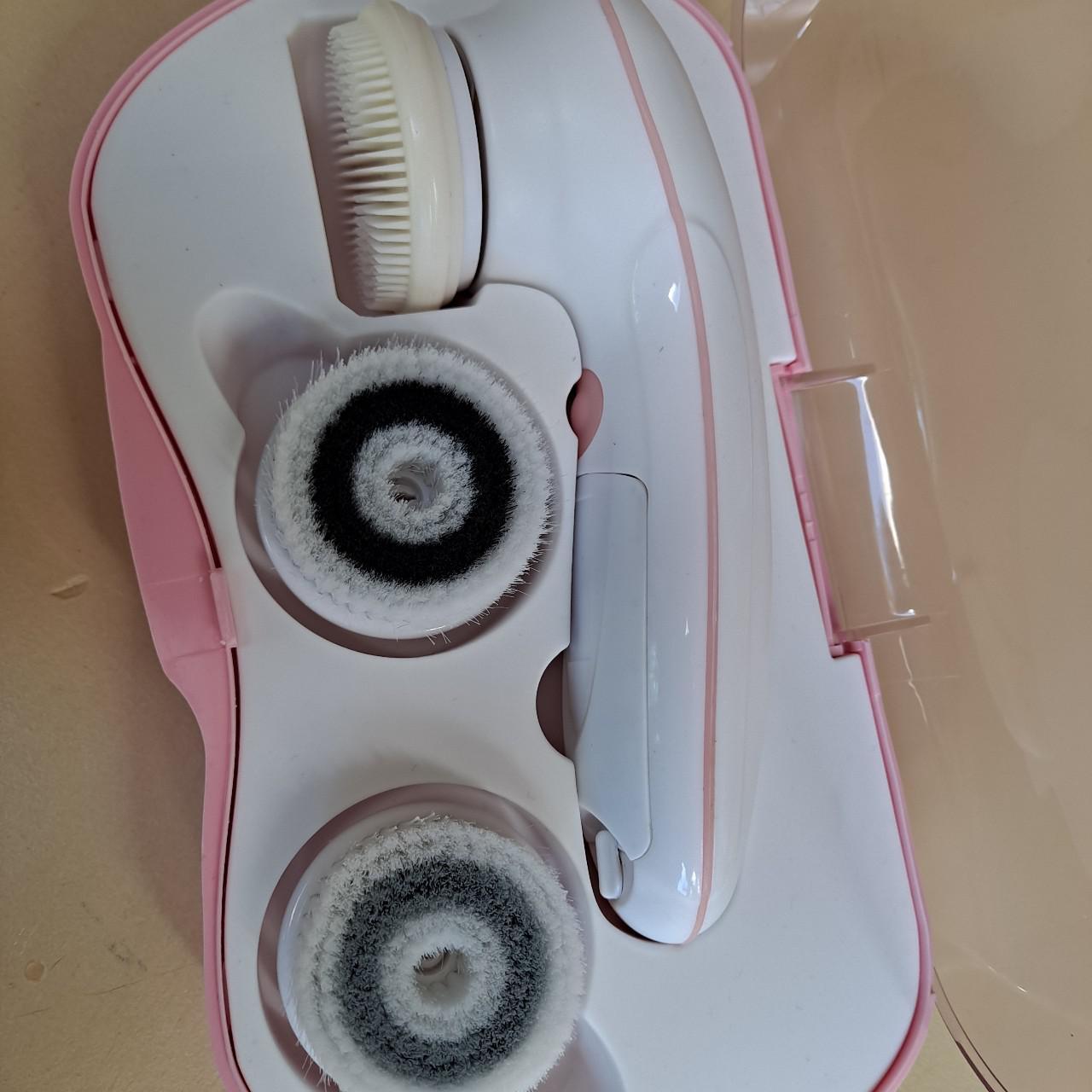 Facial Brush Cleanser by Vanity Planet w/ 2 Brush... - Depop