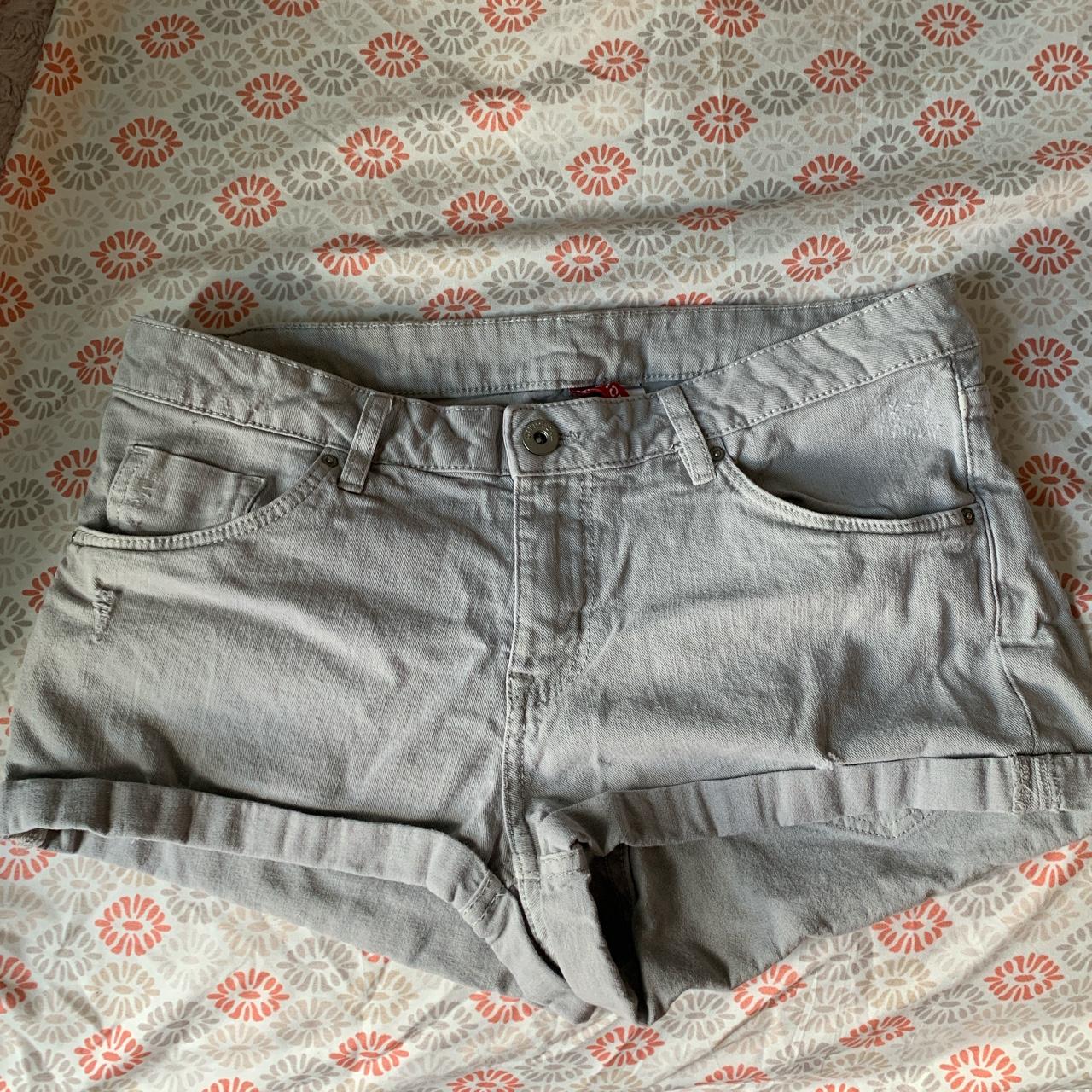 H&M Divided Jean Shorts Light Gray🤍🖤🤍🖤🤍 ♻️ Preloved,... - Depop