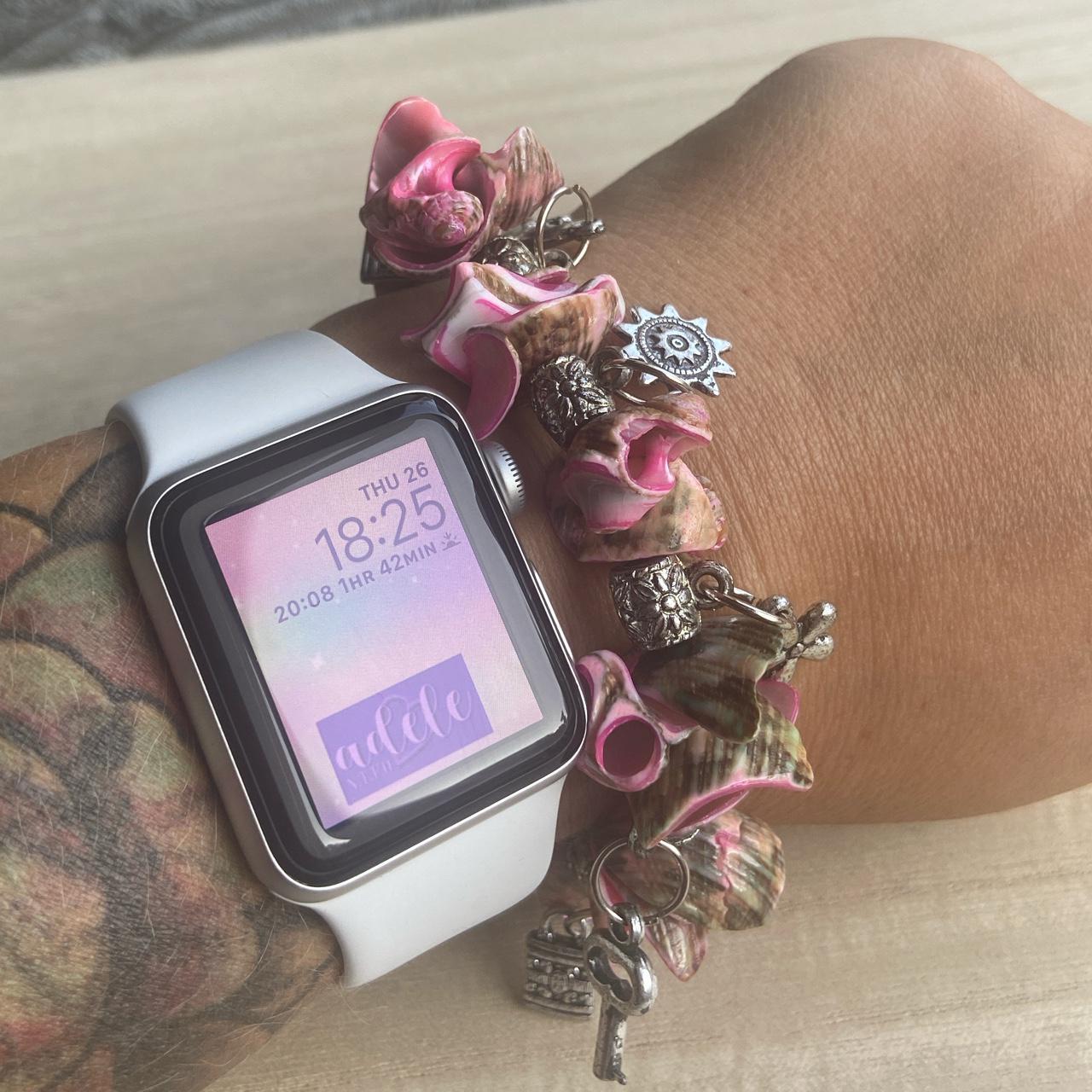 🐚 Pink shell and charm bracelet made with elastic so... - Depop