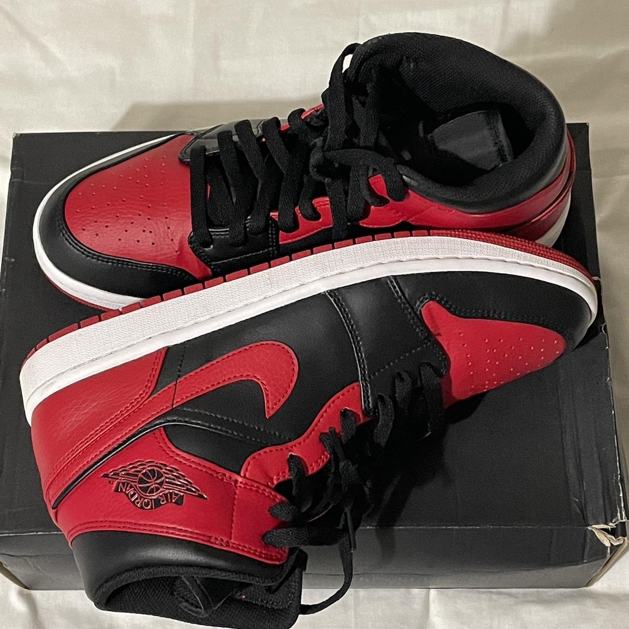 Nike Men's Black and Red Trainers | Depop