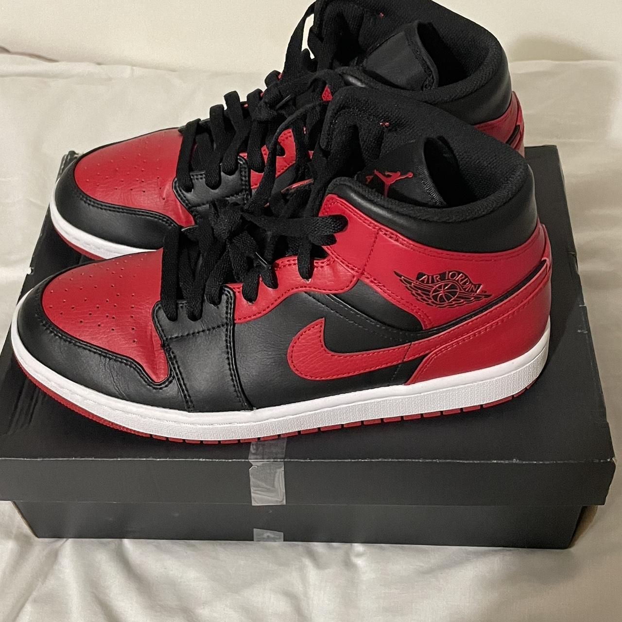 Nike Men's Black and Red Trainers | Depop