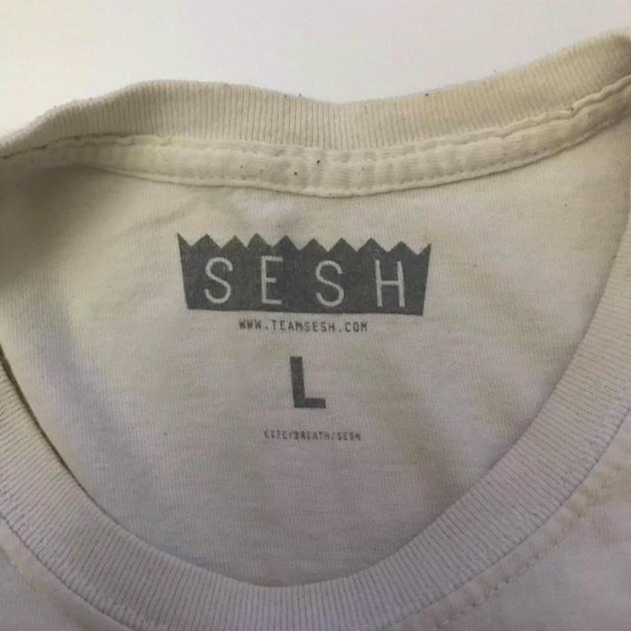 White Team Sesh printed logo T-shirt 8/10 condition... - Depop