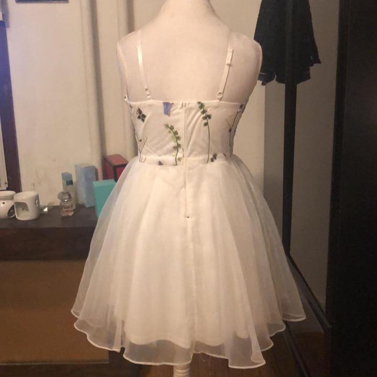 NWOT….BEAUTIFUL WHITE DRESS THAT POOFS OUT FROM THE... - Depop