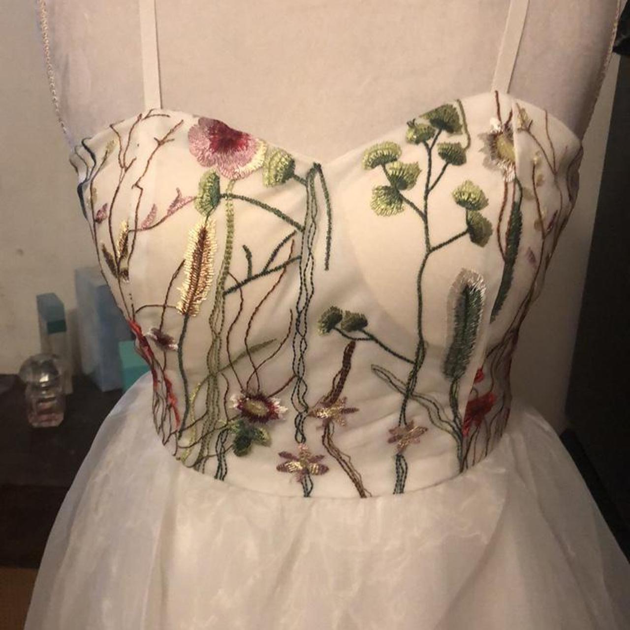 NWOT….BEAUTIFUL WHITE DRESS THAT POOFS OUT FROM THE... - Depop