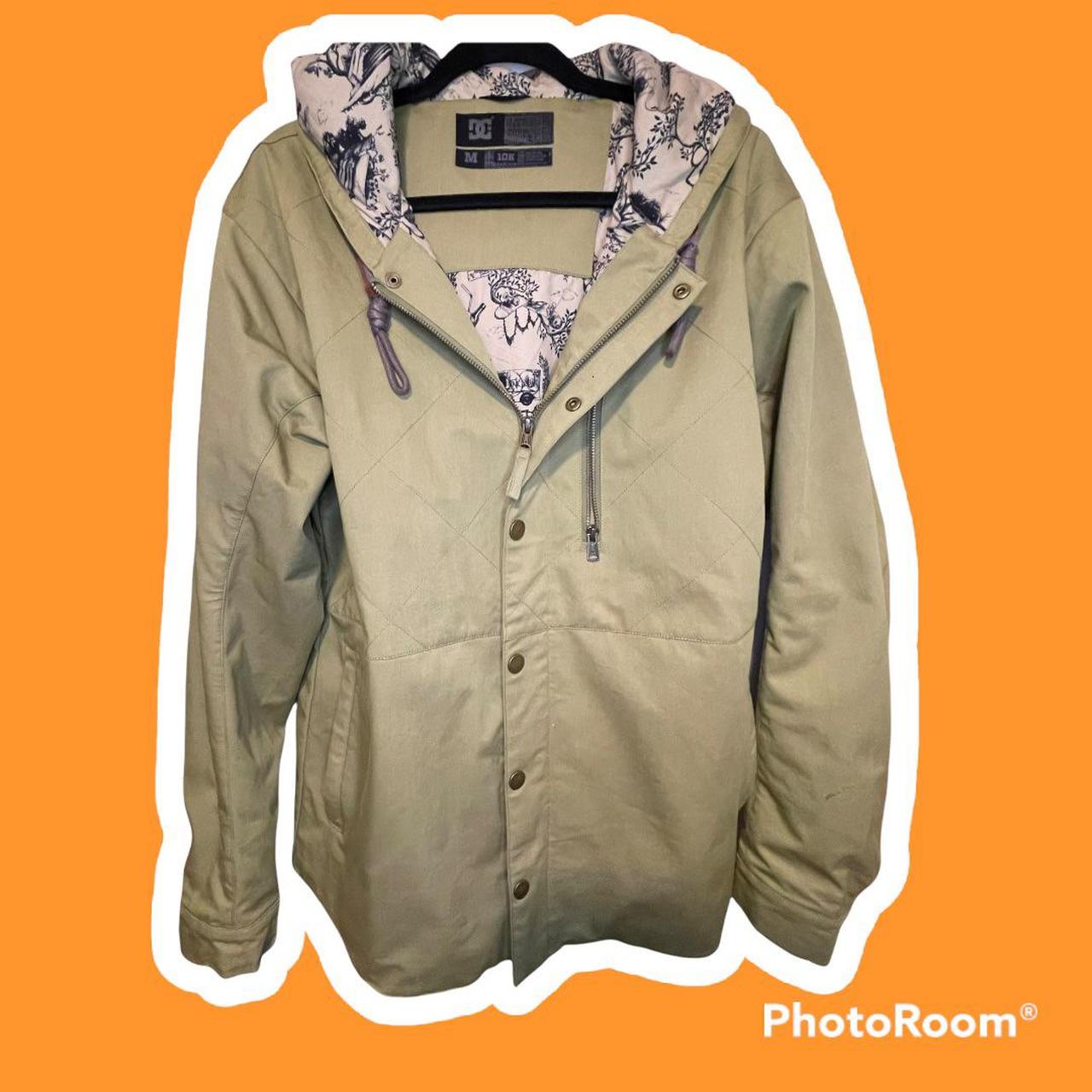 DC snowboarding jacket 10k only worn two times.... - Depop