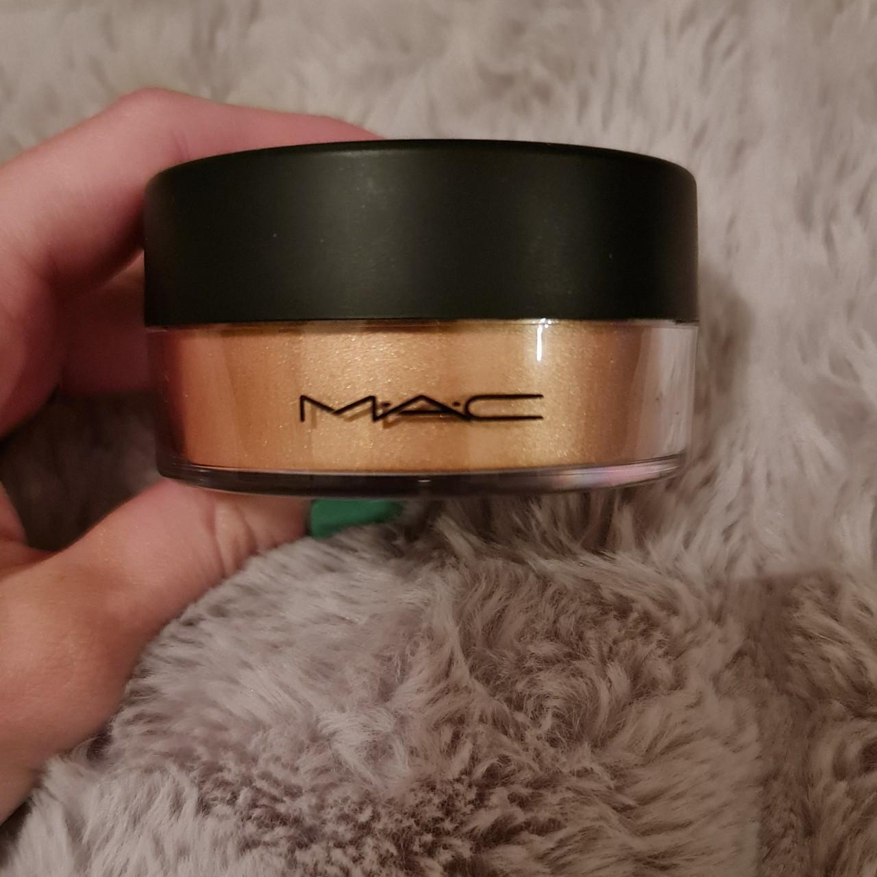 Mac loose powder highlight. Shade golden bronze.... - Depop