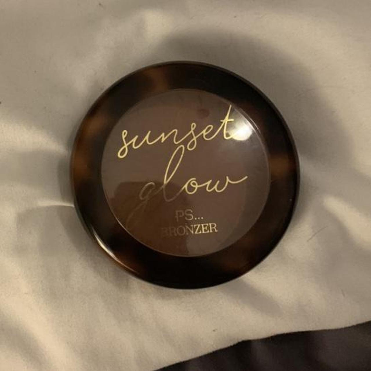 Bronzer. This is a sunset glow bronzer from... - Depop