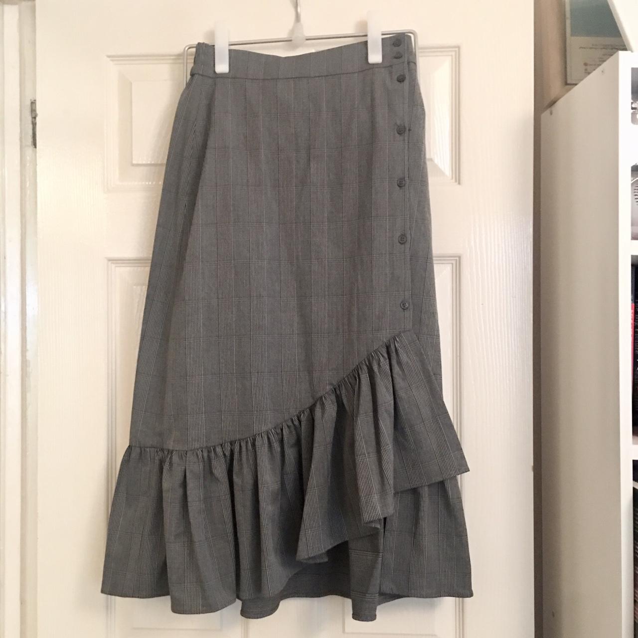 Zara midi skirt with irregular ruffle/frilled hem... - Depop