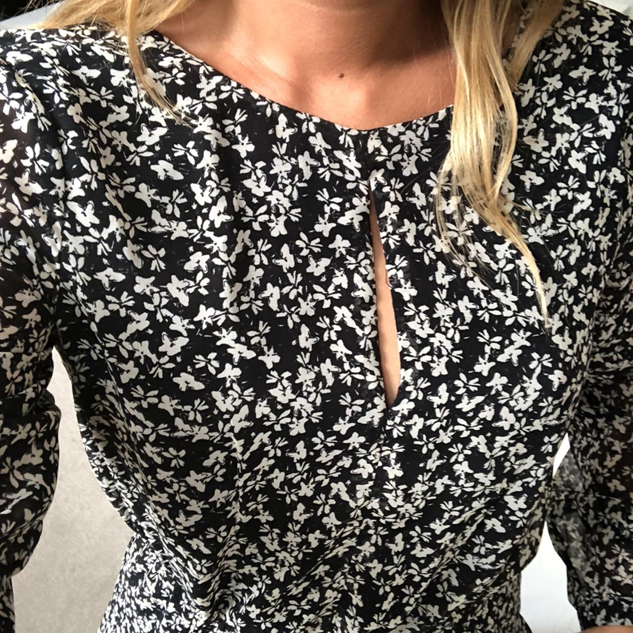 🌼 Chiffon keyhole floral zara minidress... - Depop