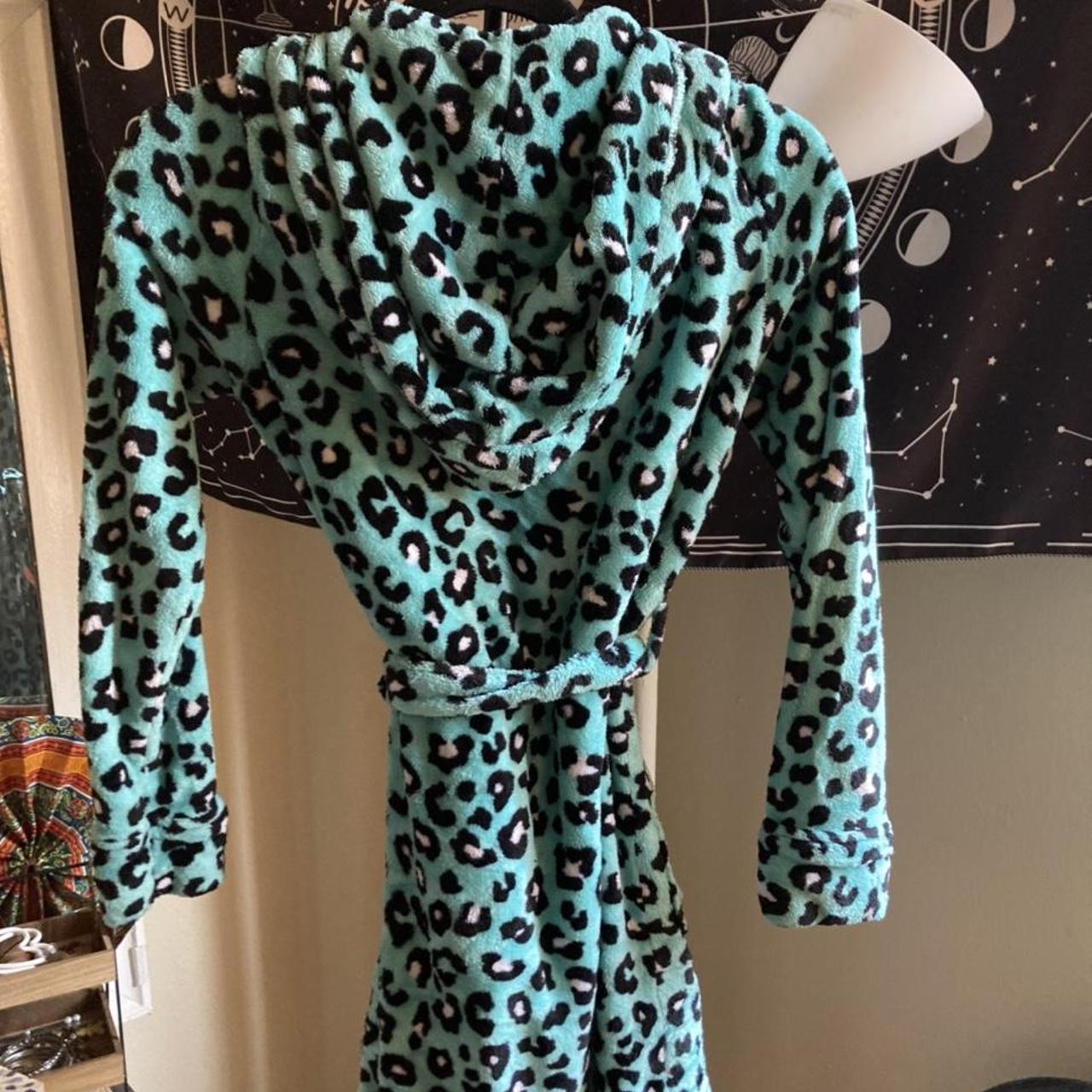 HOODED CHEETAH BATH ROBE 🧼 very sweet, thrift... - Depop