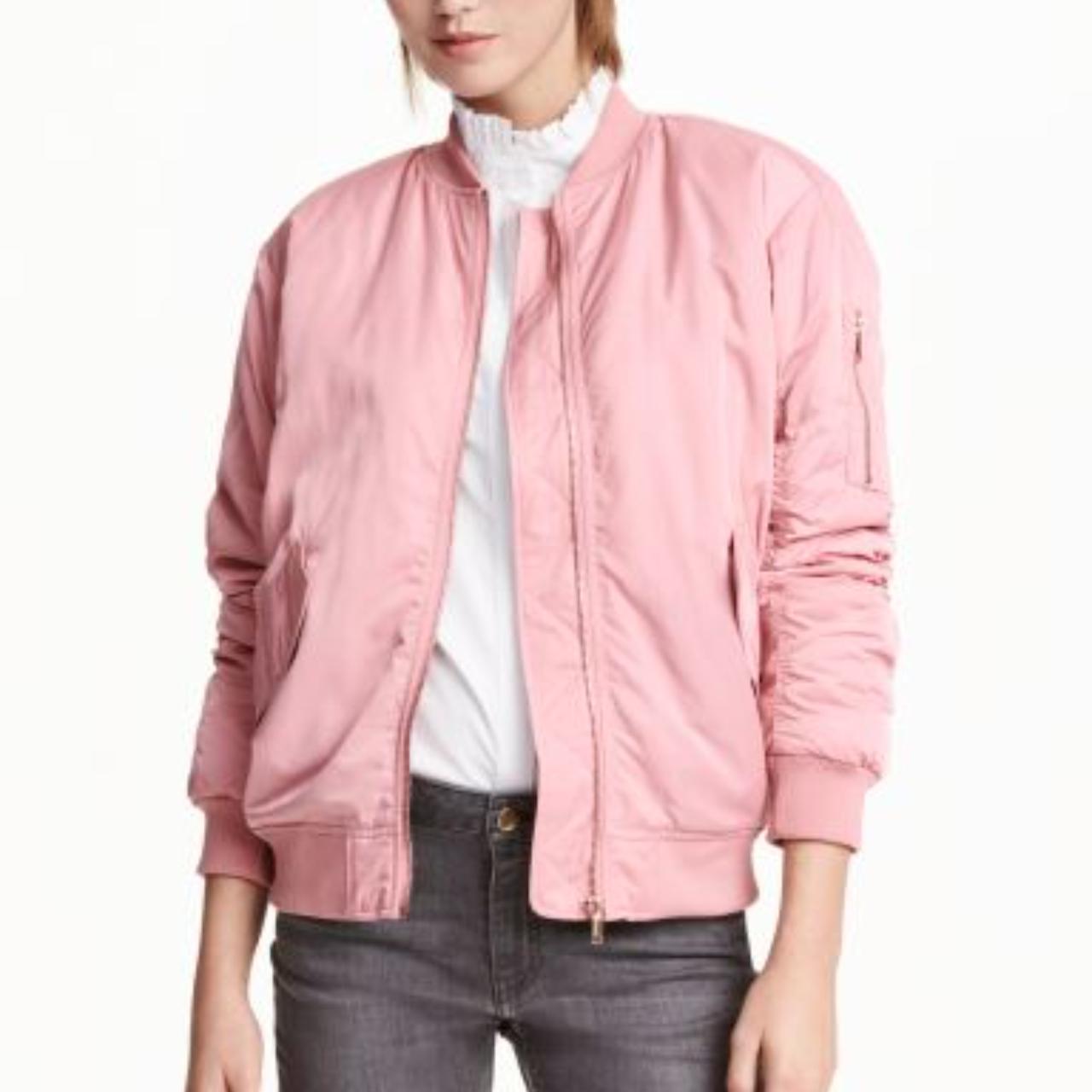 Bomber jacket rosa chiaro imbottito e mediamente... - Depop