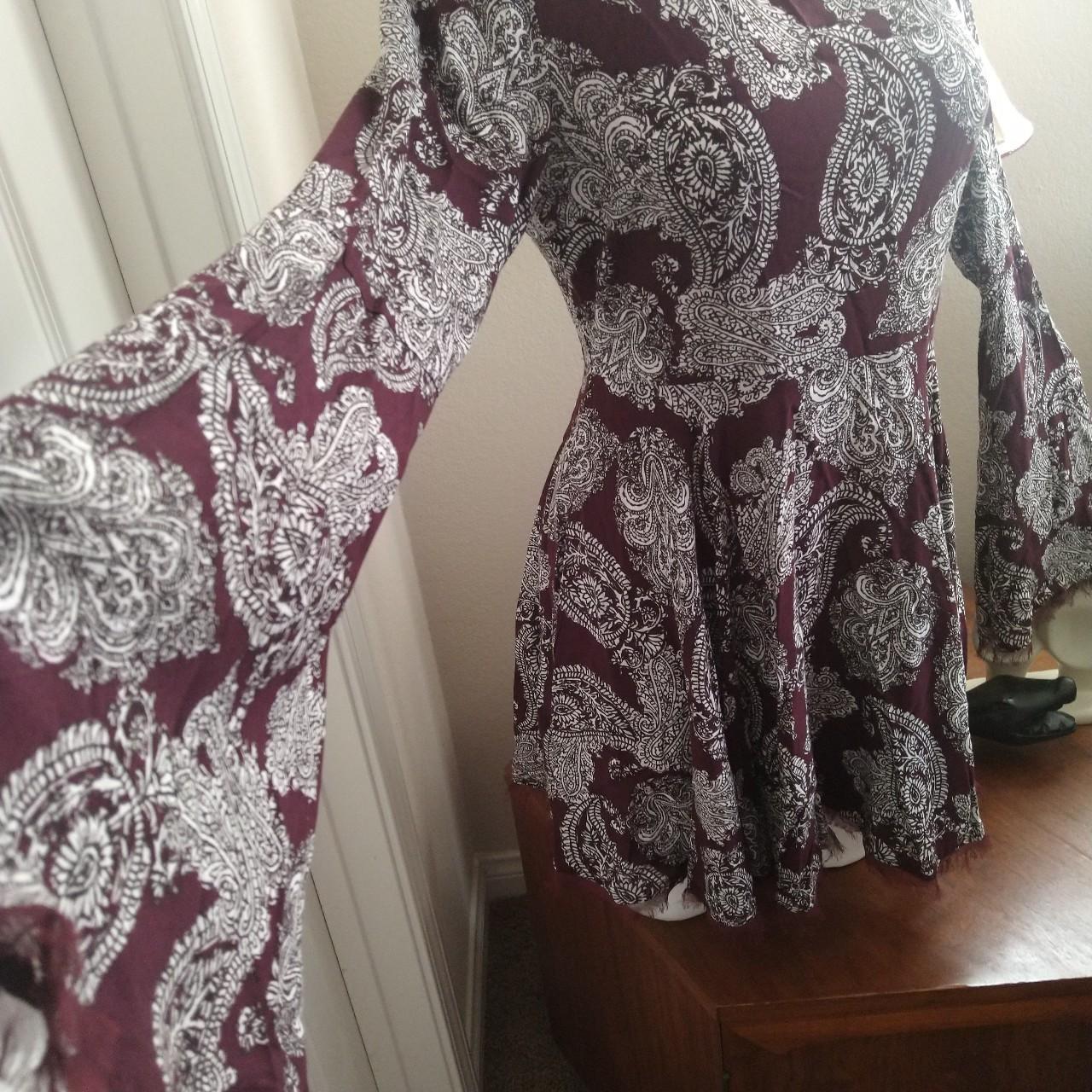 Ecote brand paisley maroon free hem dress/blouse.... - Depop