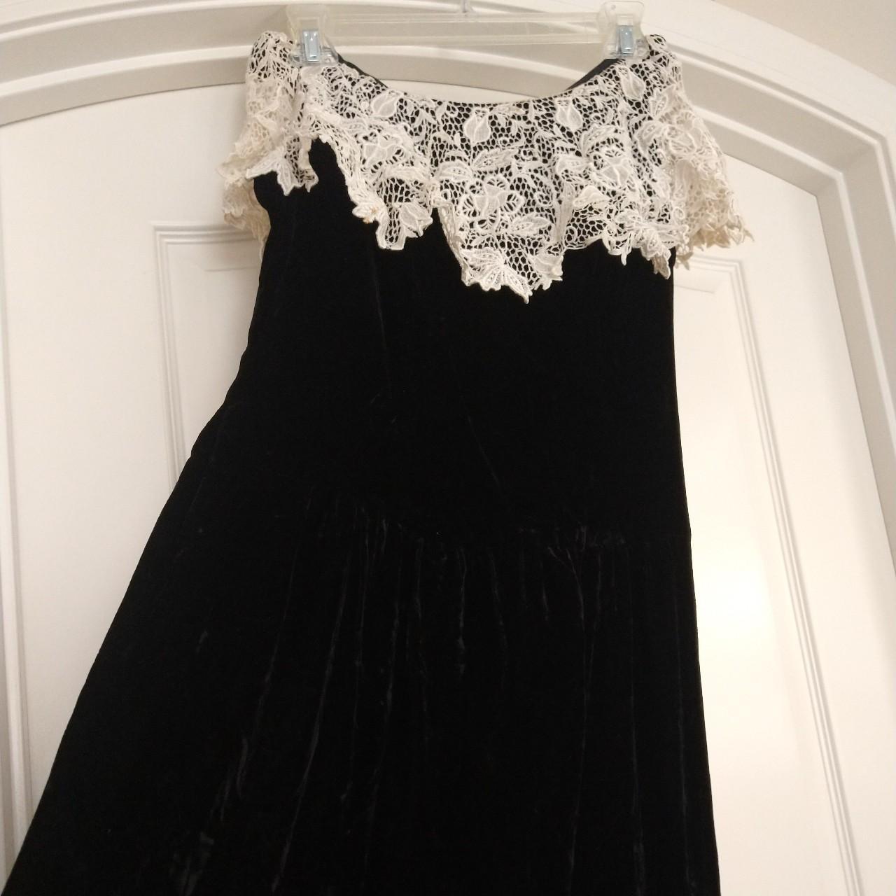 Jane Singer made in USA size 6 vintage lace and... - Depop