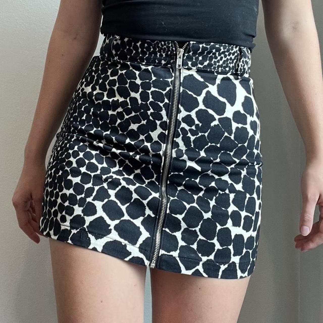Top shop giraffe print denim mini skirt with zipper... - Depop