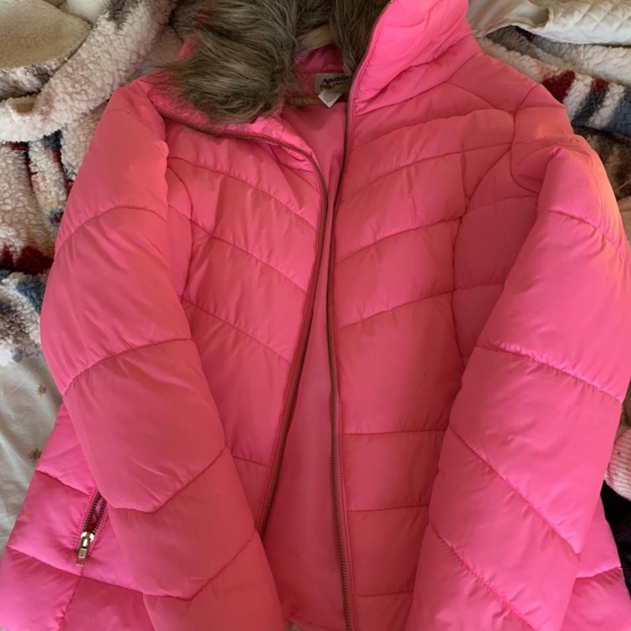 PINK PUFFA JACKET Super cute puffer jacket for the... | Depop