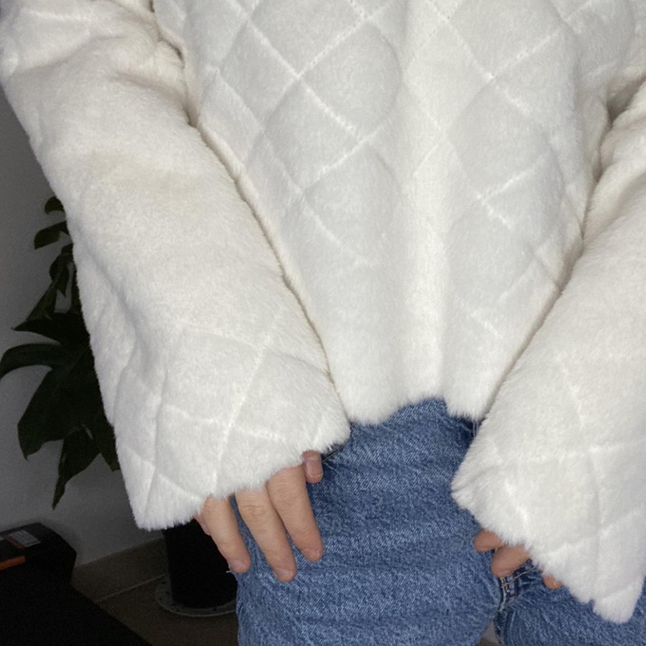 Zara Women's White Sweatshirt | Depop