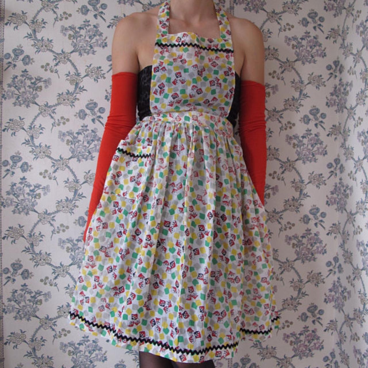 Adorable 1940s thin and soft cotton pinafore apron... - Depop