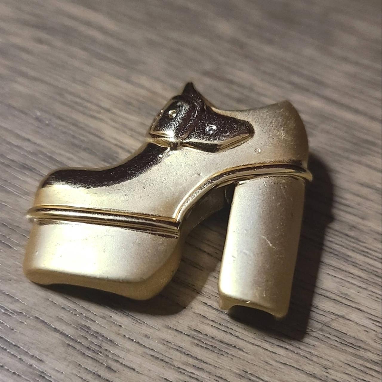 Gold tone vintage Danecraft brooch with small... - Depop