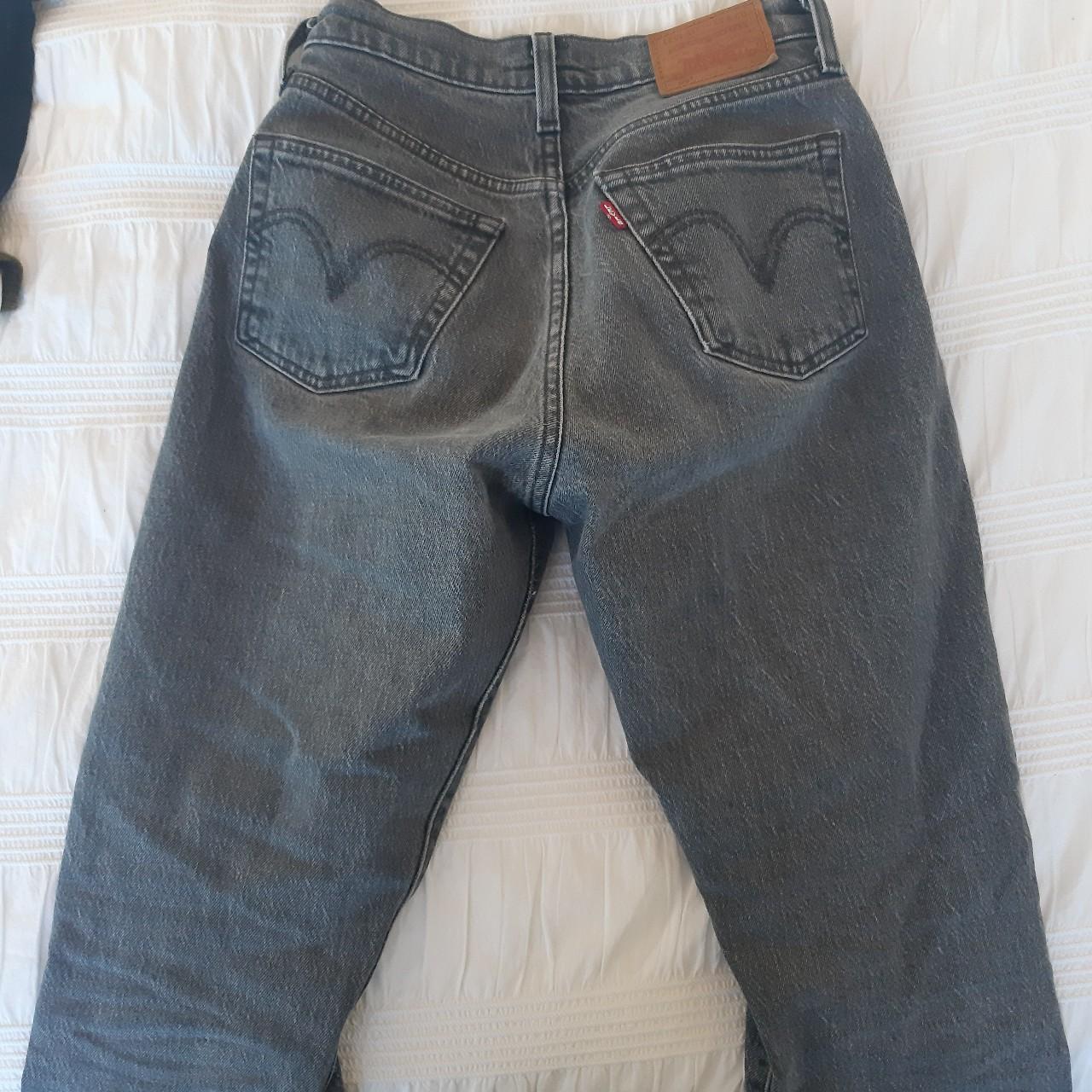 Washed black denim cropped 501 Levi's. Well worn,... - Depop