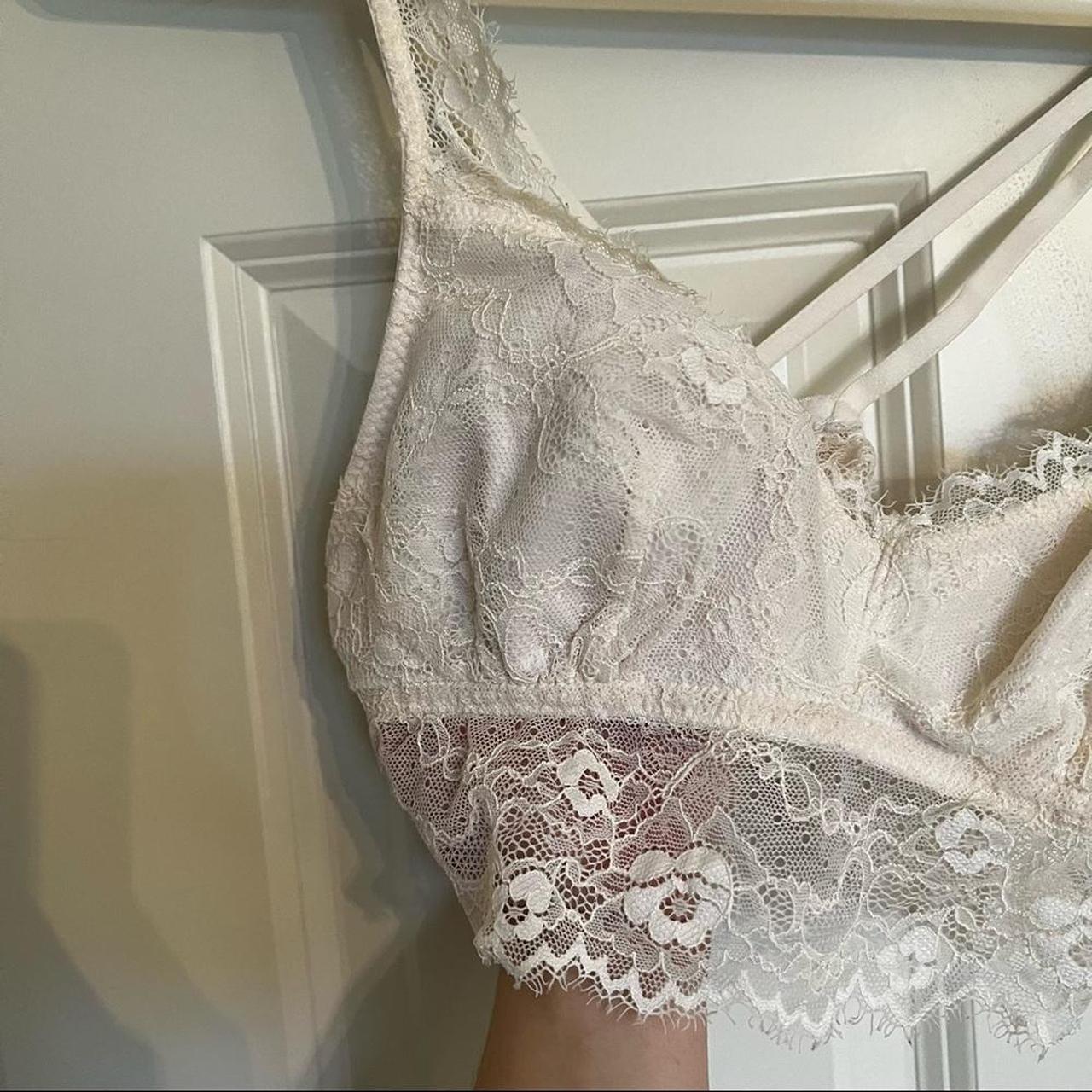 Candie's Women's Cream Bra | Depop