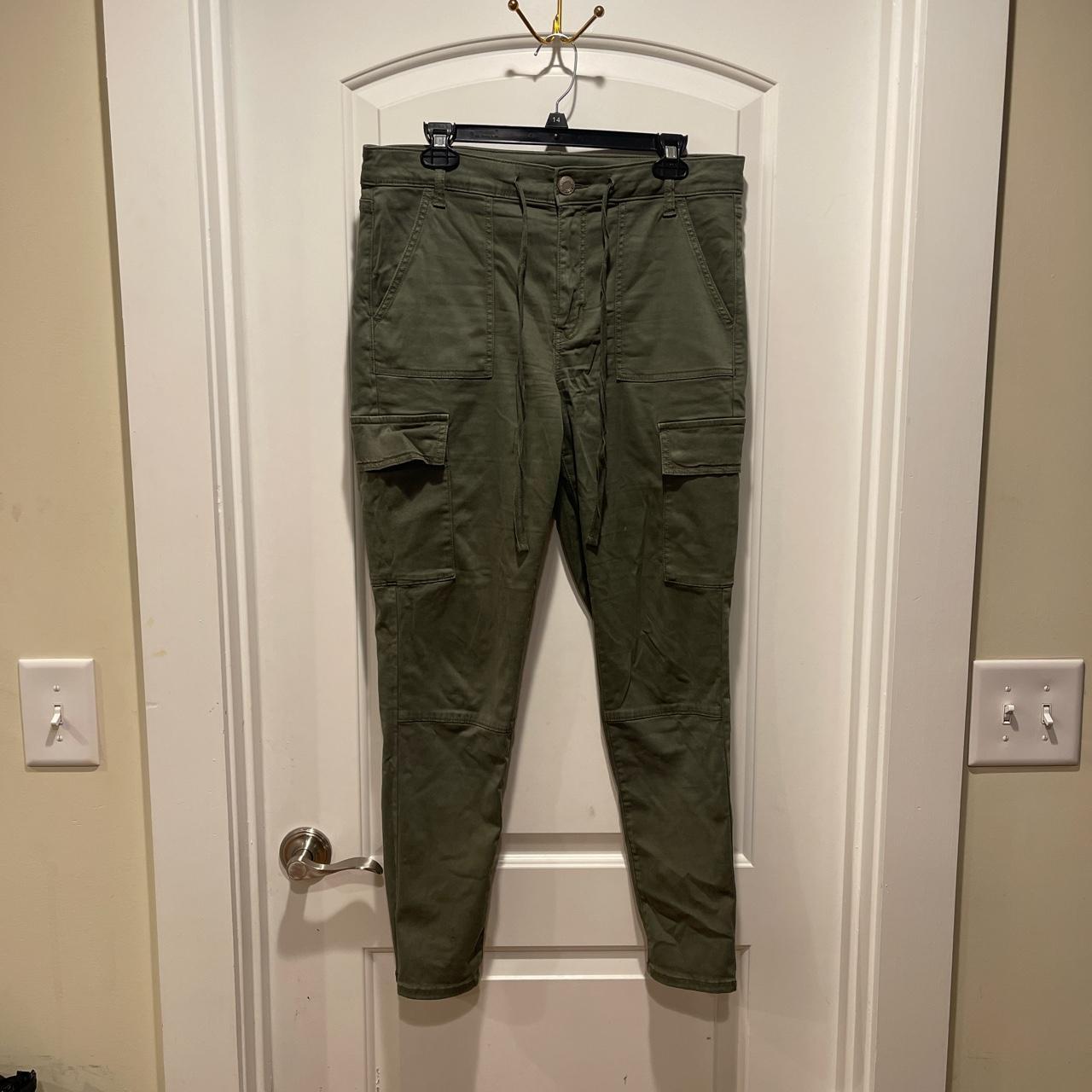 American Eagle Green Super Stretch Cargo Pants... - Depop