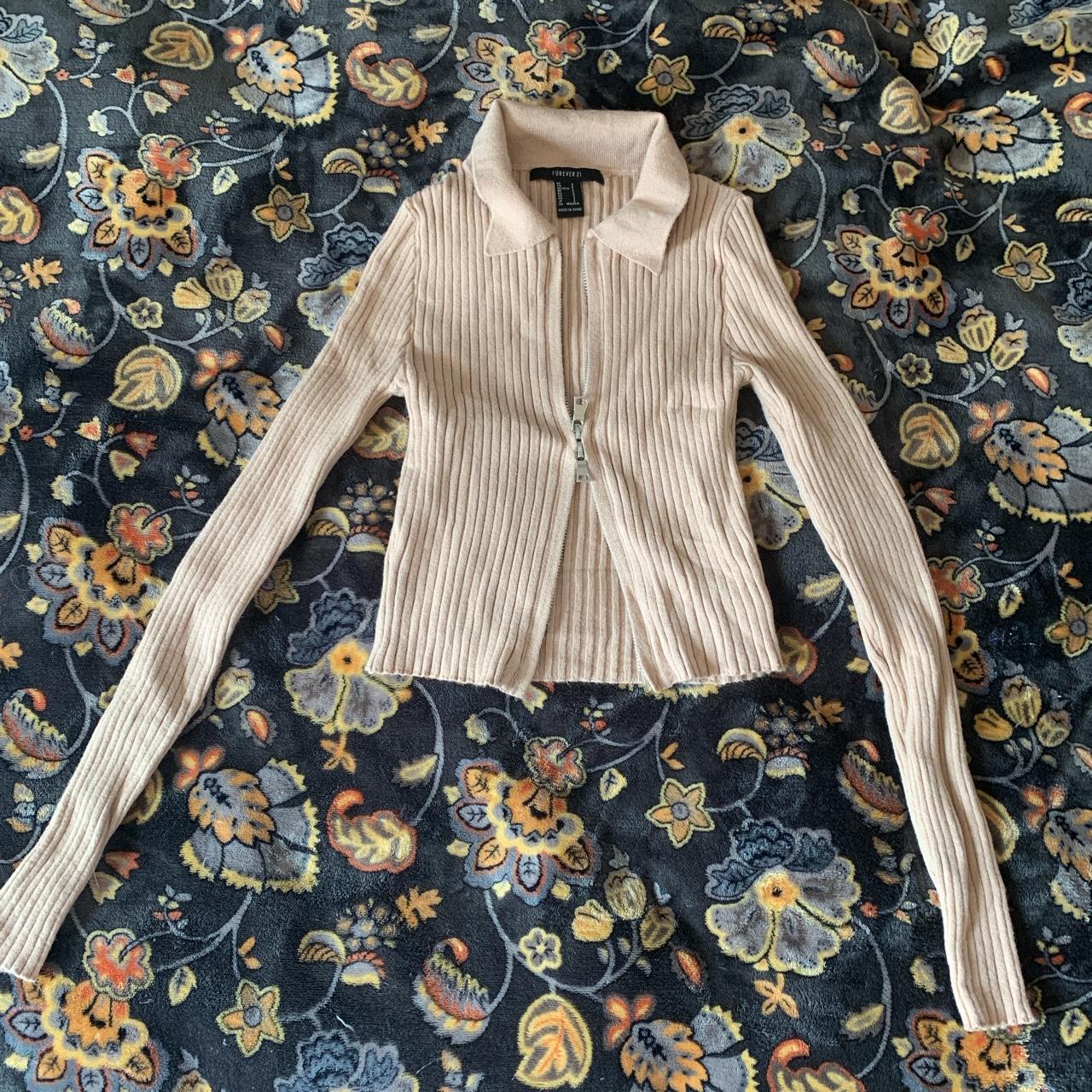 Adjustable styles. Zipper in front. Slim fit cropped... - Depop