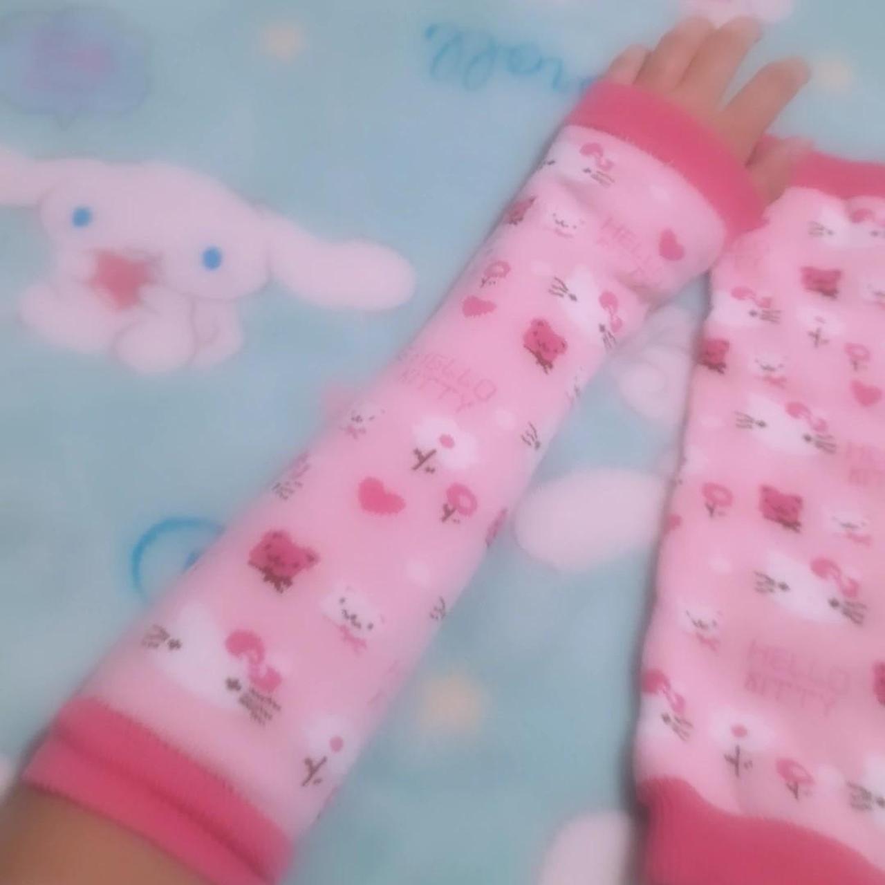 Hello kitty arm warmer sanrio hard to find 𝙐𝙋𝘿𝘼𝙏𝙀:... - Depop