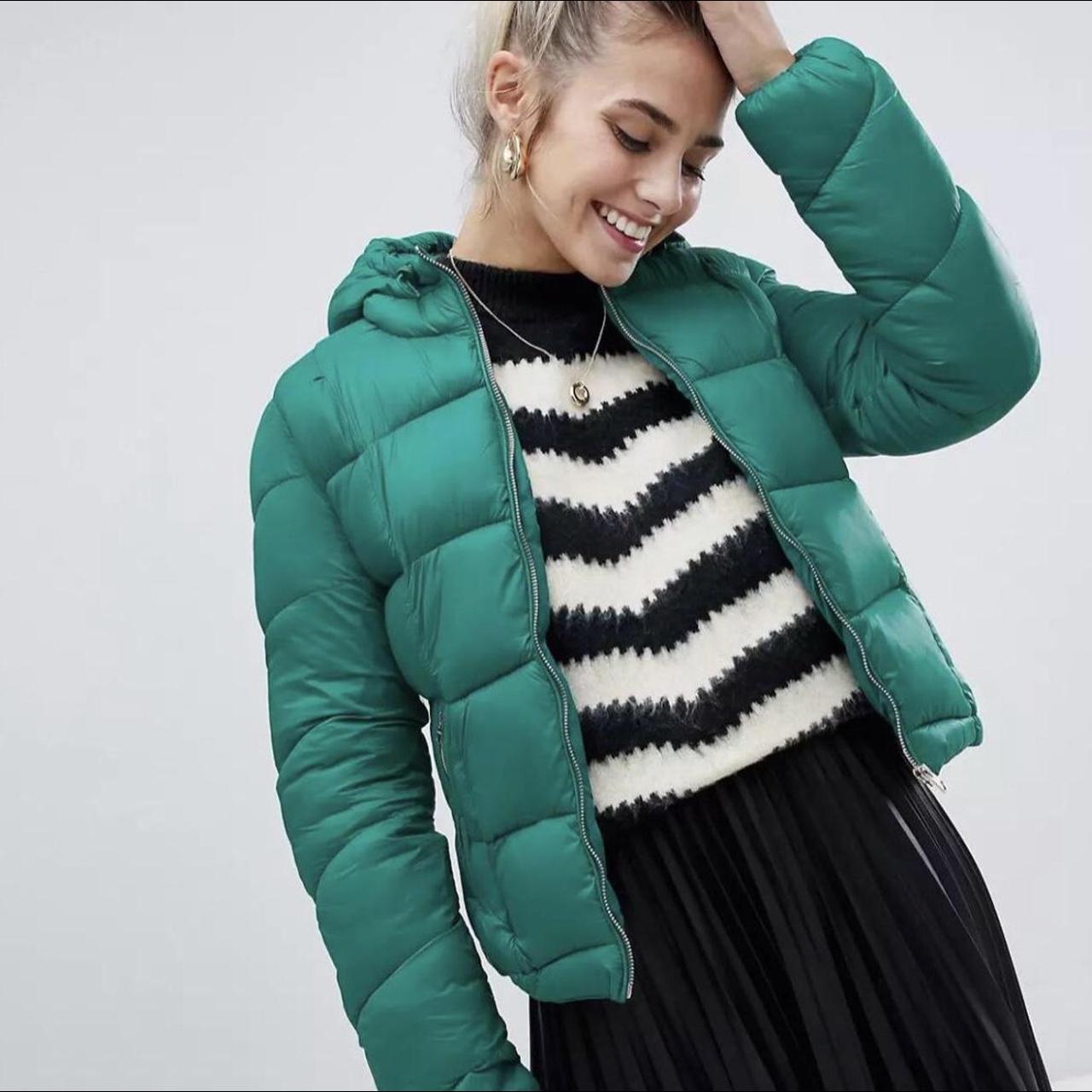 Bershka emerald green cropped puffer - Depop