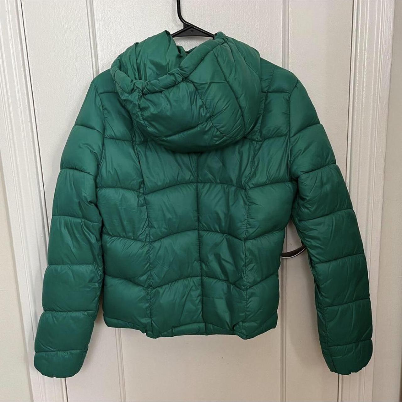 Bershka emerald green cropped puffer - Depop