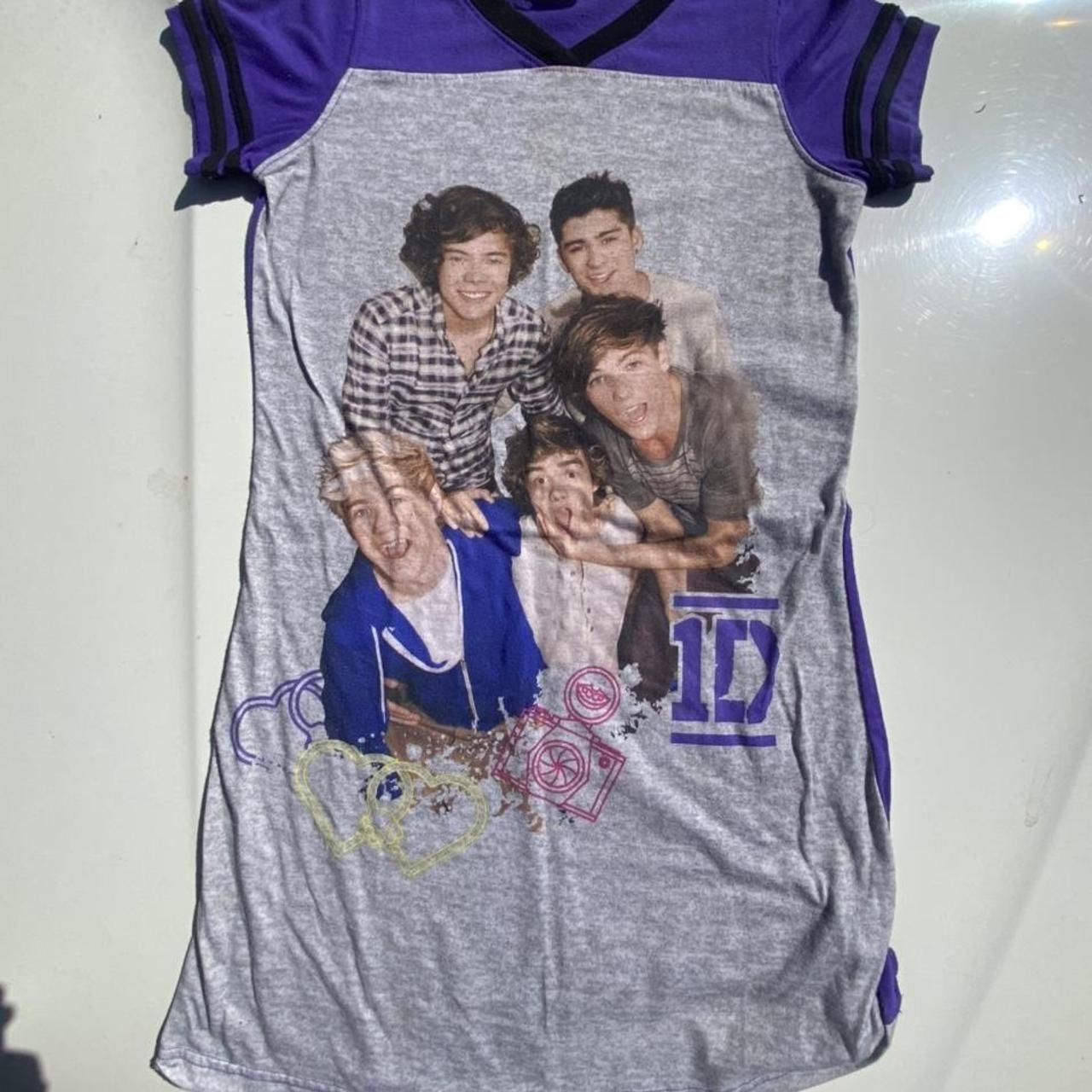 One direction tee Size XL (14) #onedirection #bandtee - Depop