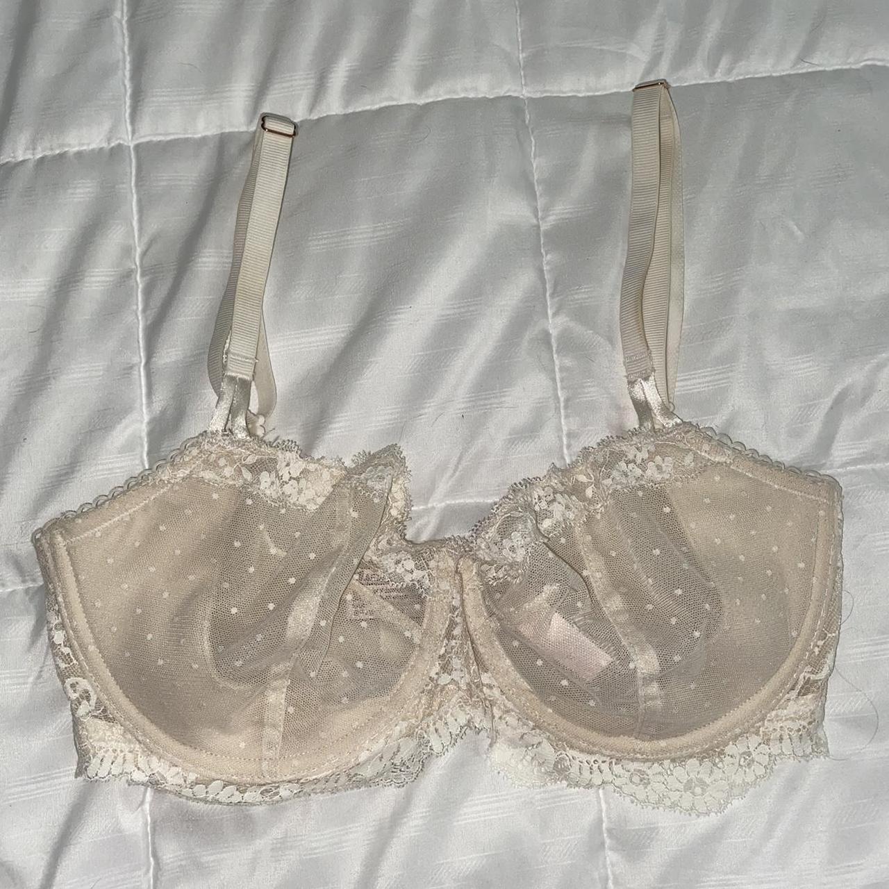 Victoria’s Secret lace bra. Size 32DDD. Only worn... - Depop