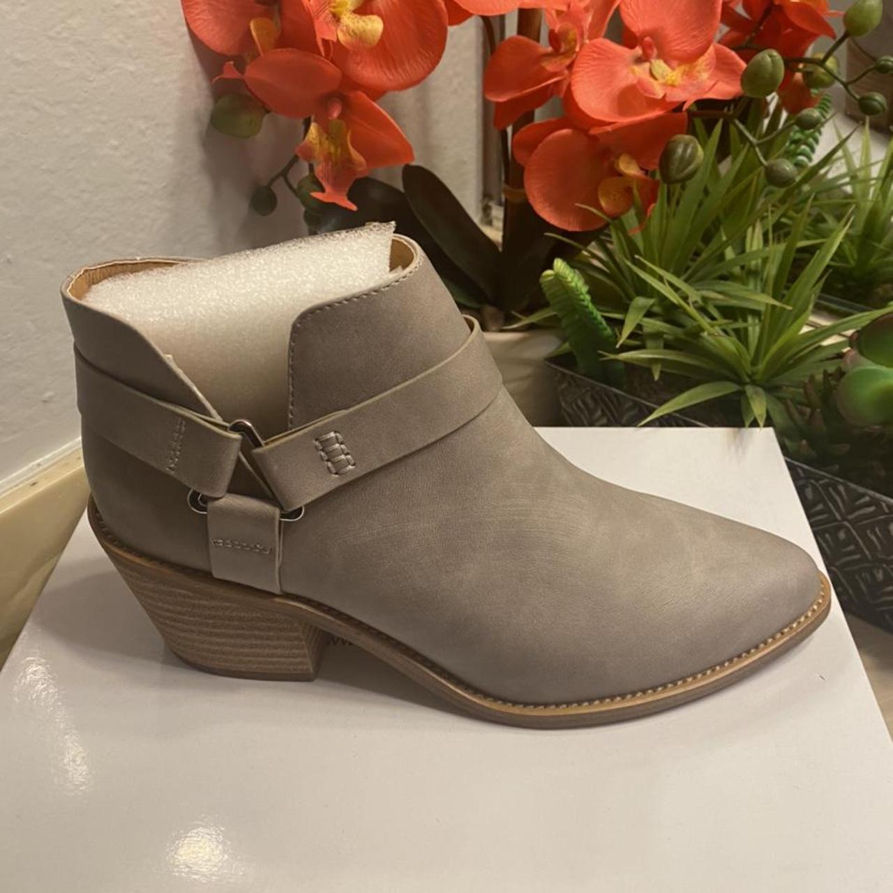 Report footwear orleana women boots size 7(R) US... - Depop