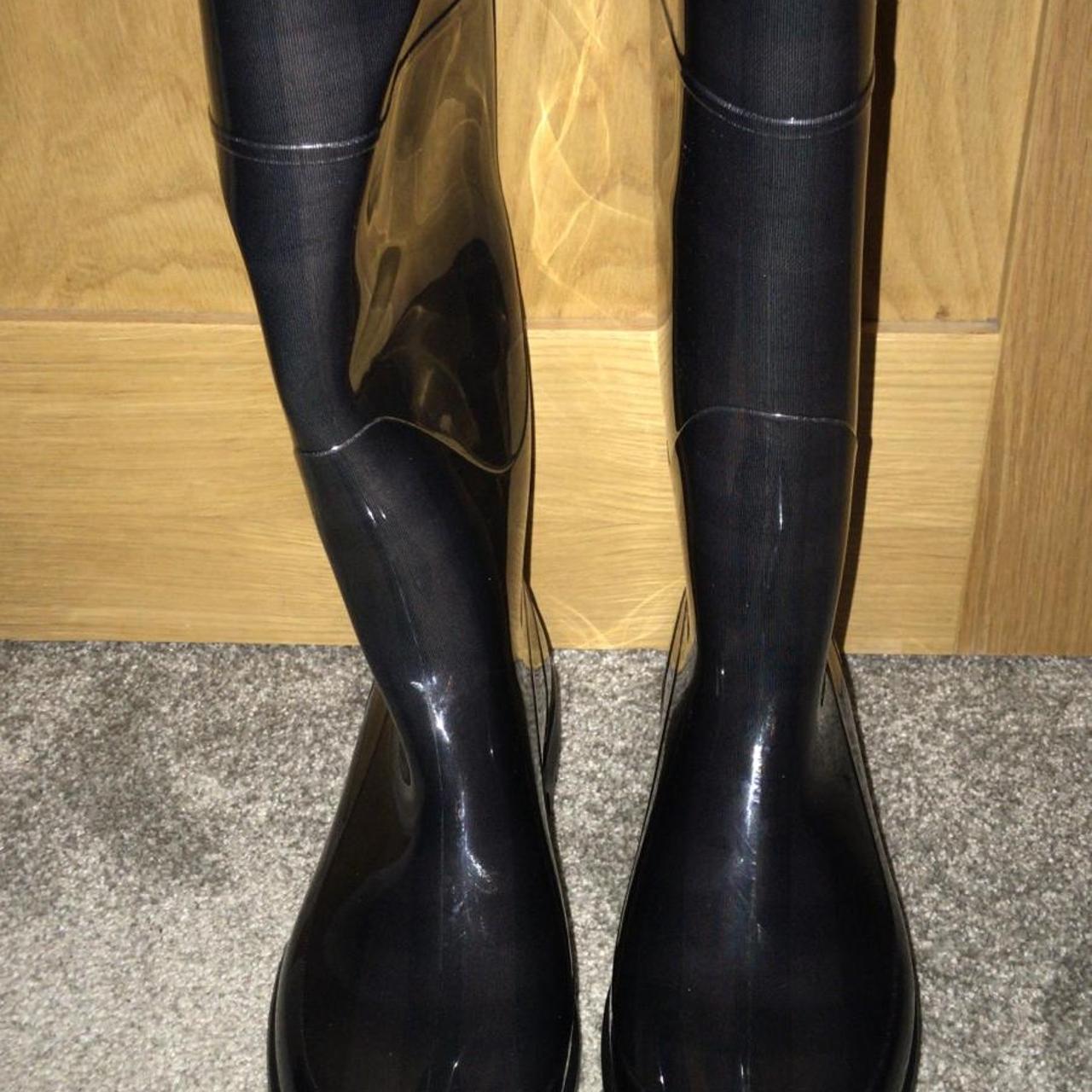 Burberry wellies size 43 never worn - Depop