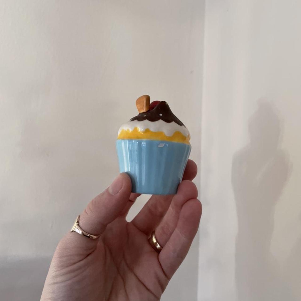 Vintage Kitsch Retro Cupcake Salt And Pepper Shakers... - Depop