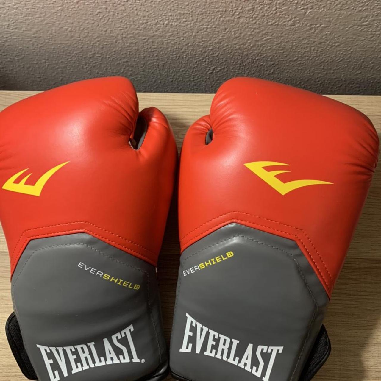 14 oz Everlast Red Pro Style Elite Training Gloves... - Depop
