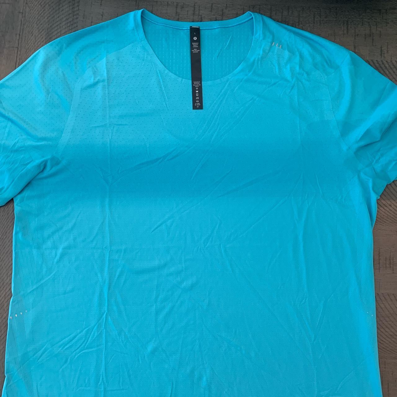 brand new lululemon mens L workout t shirt great... - Depop